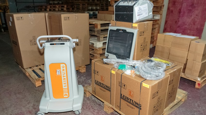 Comprados pelo Estado, mais 60 respiradores chegaram ao RS na noite ...
